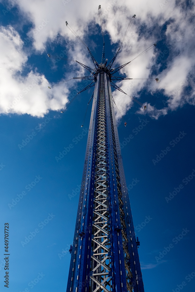 Orlando, Florida, US - August 2021: Orlando Starflyer is the tallest ...