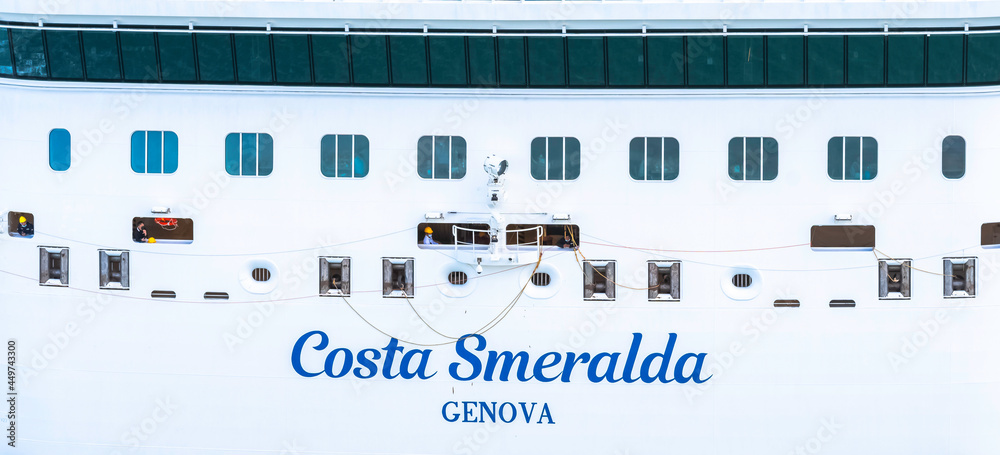 Vue de la poupe du Costa Smeralda, navire amiral de la compagnie de ...