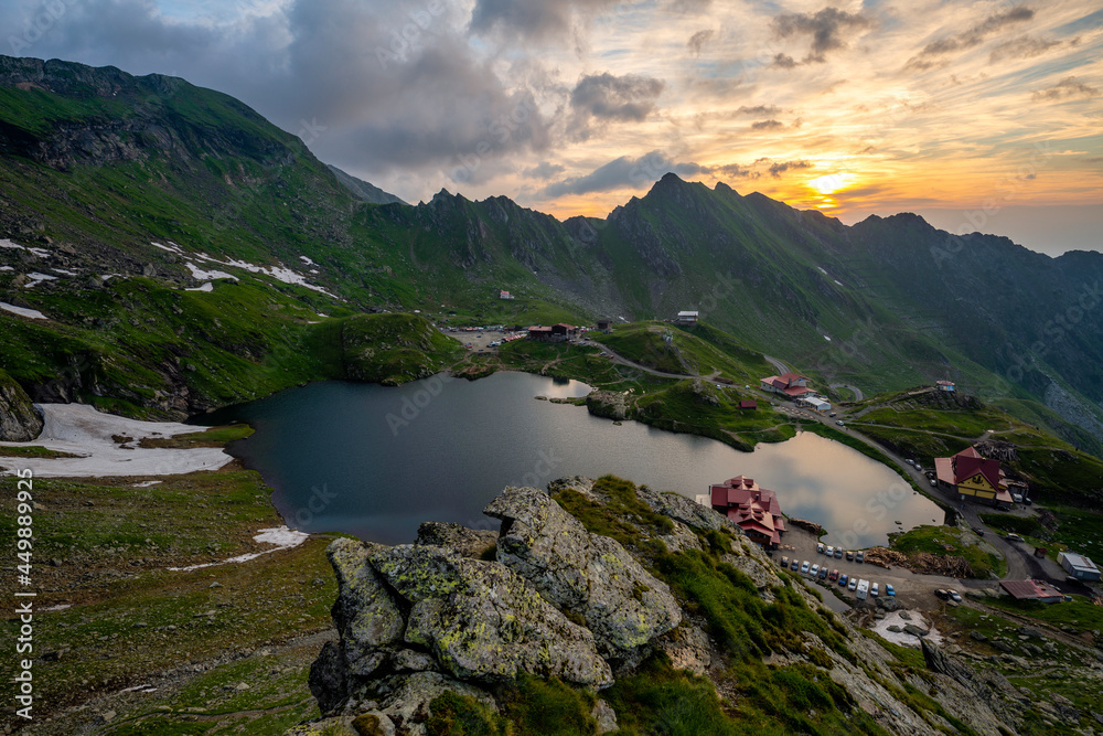 Spectacular sunset on Lake Balea Lac lying near the famous ...