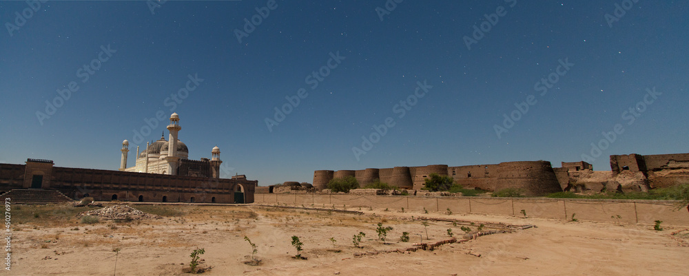 an old fort in the desert, derawar fort in Punjab is an old fort of ...