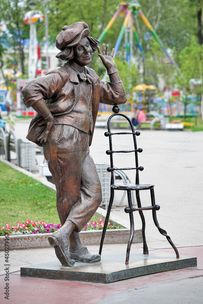 Tyumen, Russia. Sculpture of the famous Soviet and Russian clown Oleg ...
