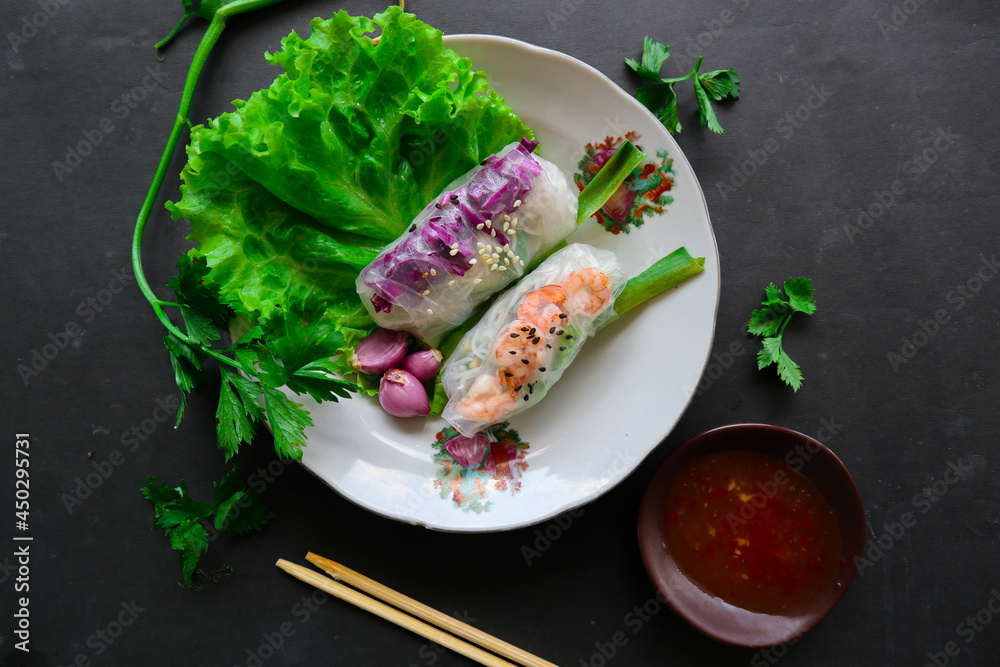 "Goi cuon is a traditional spring roll from Vietnam (Vietnamese food ...