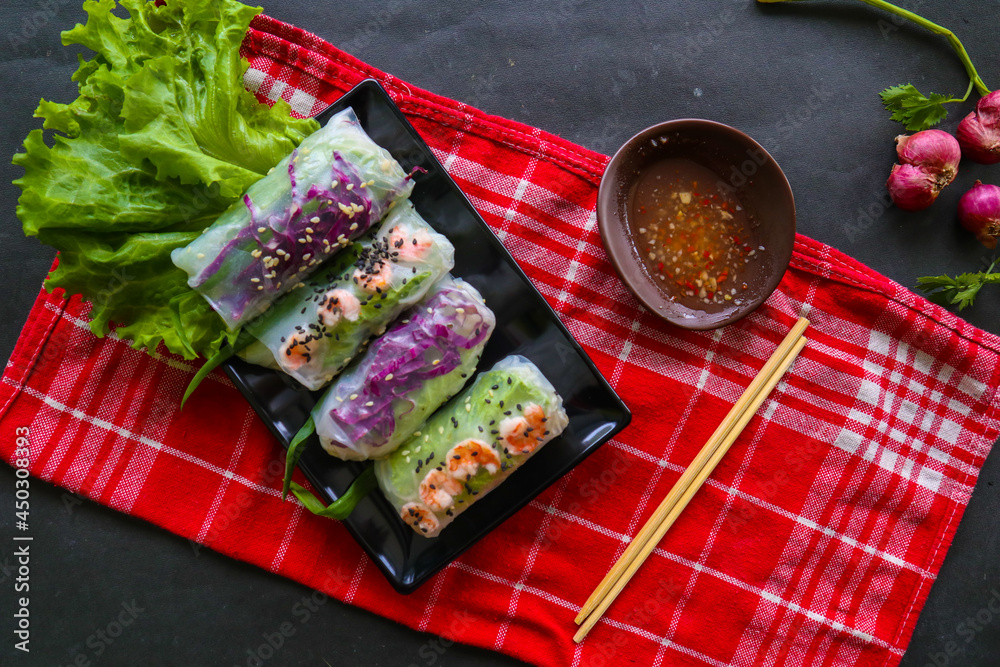 "Goi cuon is a traditional spring roll from Vietnam (Vietnamese food ...