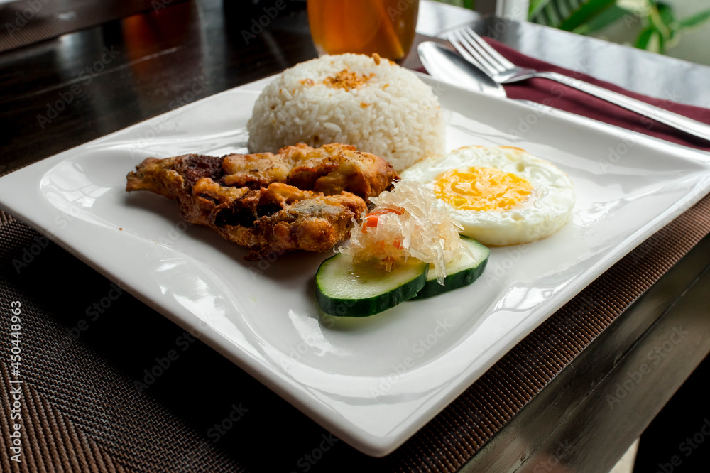 Bangsilog - Milk fish (bangus) served with garlic rice (sinangag), egg ...