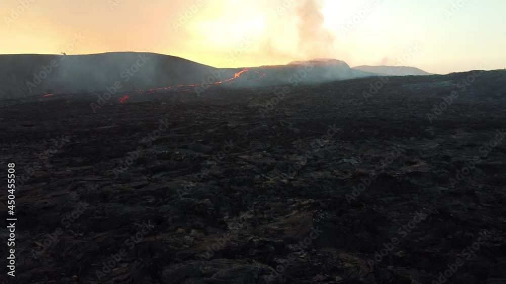 Incredible aerial of the dramatic volcanic eruption of the ...