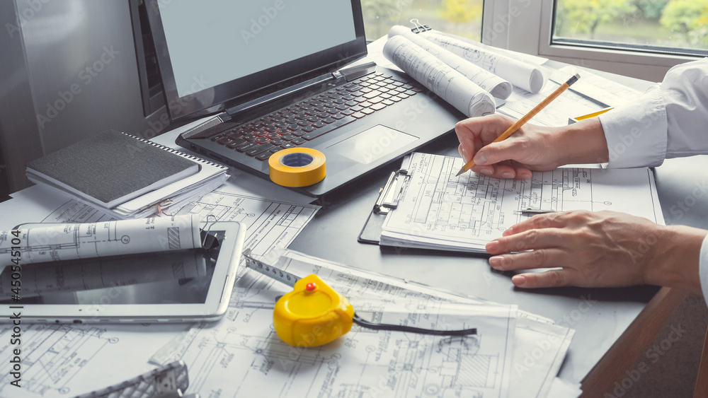 Foto de Architect works remotely from home in quarantine, lockdown covid 19 coronavirus. Remote ...