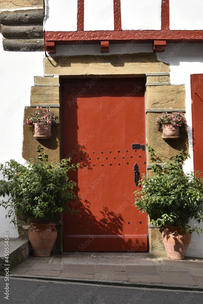 Porte D Entre Rouge Basque