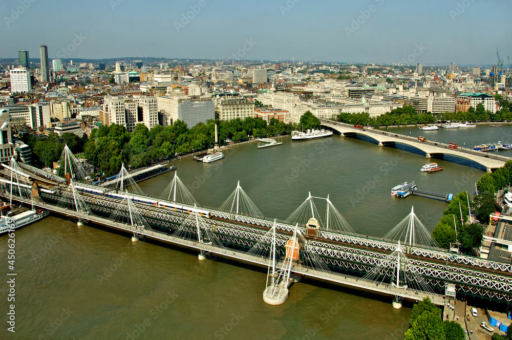 The Golden Jubilee Bridge, London connects the north & south banks of ...