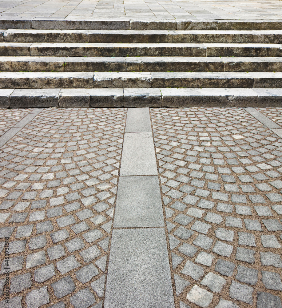 Detail of an old italian stone staircase whit paving stone in po Stock ...