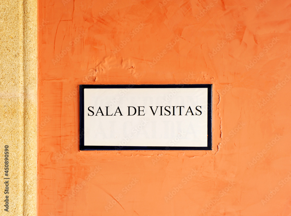 Sala de visitas. Rótulo de azulejos en la entrada de la sala de un ...