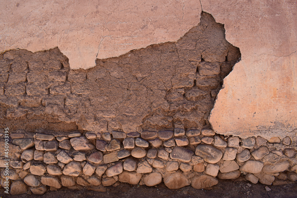 textura en muro de adobe de epoca colonial, Jujuy, Argentina Stock ...