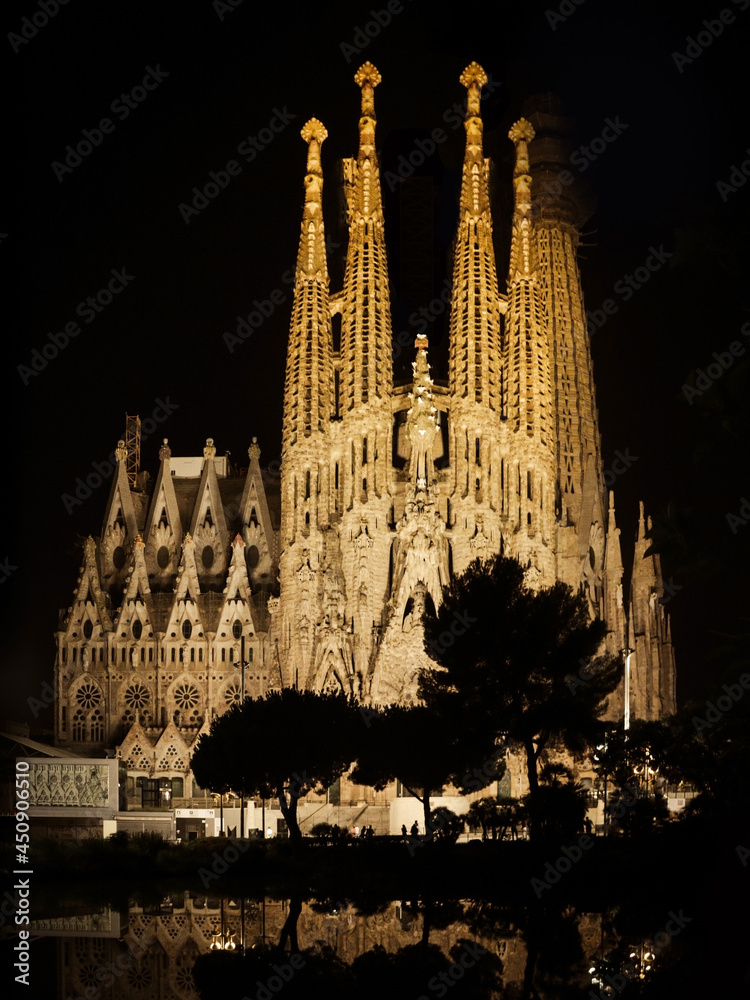 Basilica de la Sagrada Familia at night Barcelona Spain Stock Photo ...