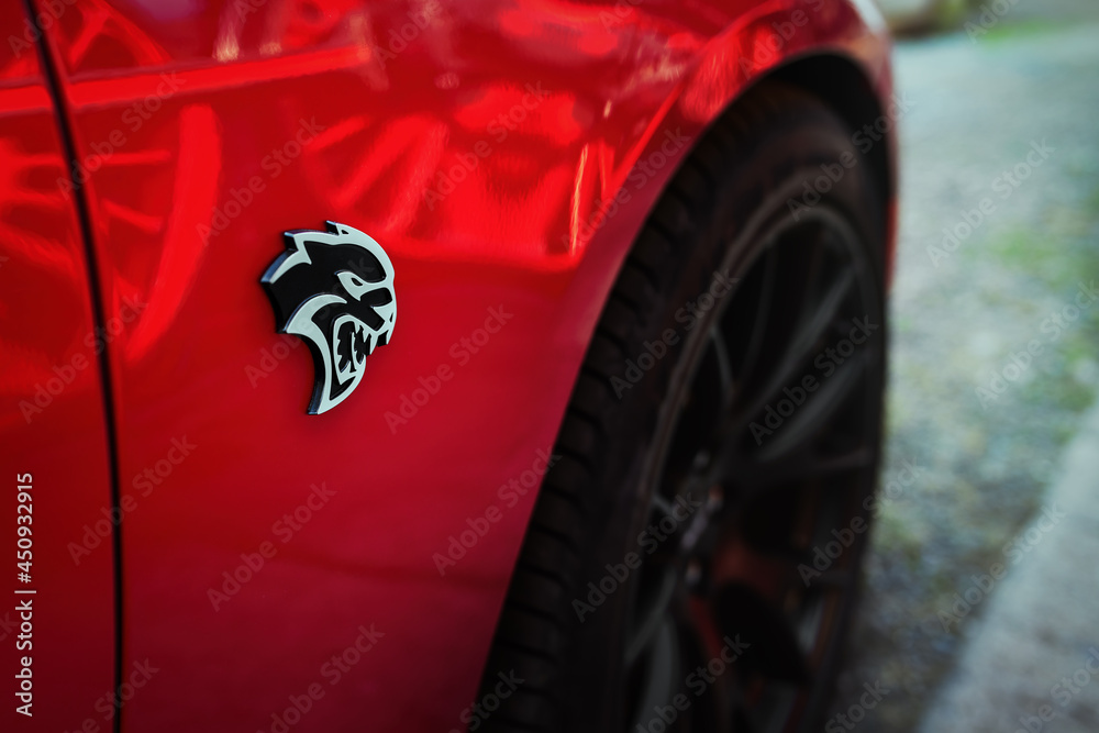 Dodge Challenger Hellcat Logo