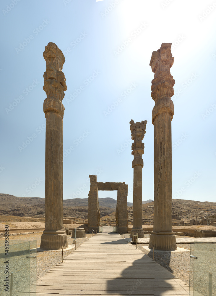 Gate of All Nations (Xerxes Gate) with stone statues of bulls in ...