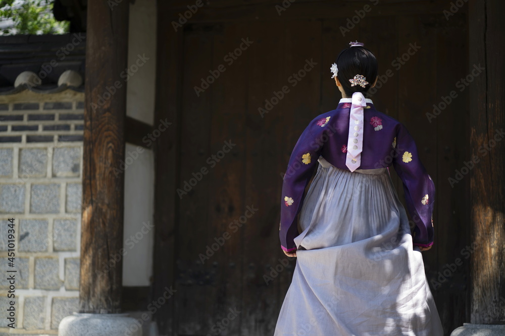 Rear view of woman in Hanbok standing at traditional Korean gate Stock ...