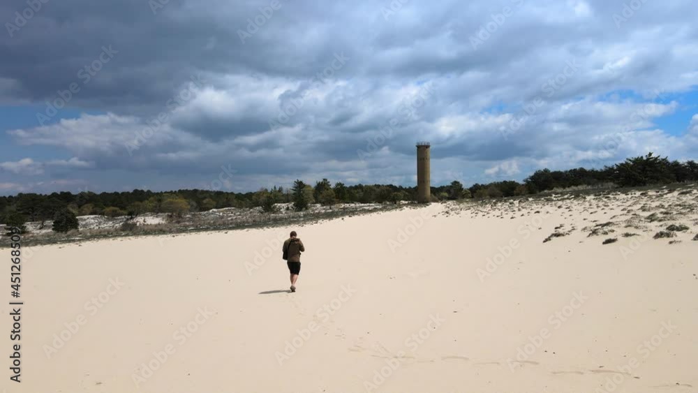 Photographer Exploring a Deserted WW2 Army Base in State Park สต็อก ...