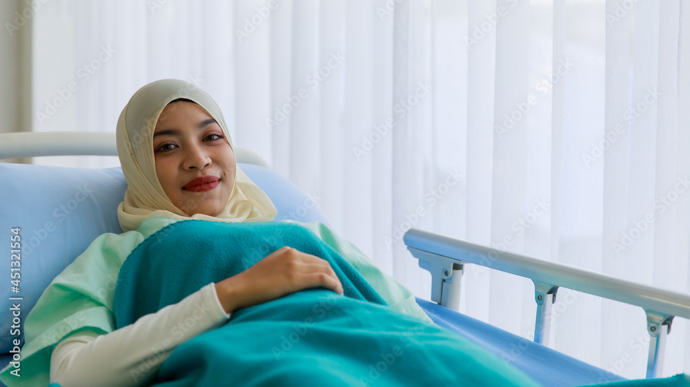 Fotografia do Stock: Portrait of sick young female Asian Muslim patient ...