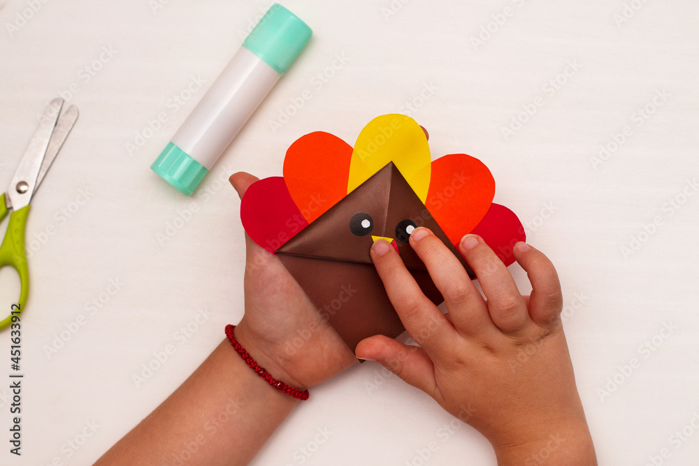 Foto de Step-by-step instructions for making DIY turkey corner ...