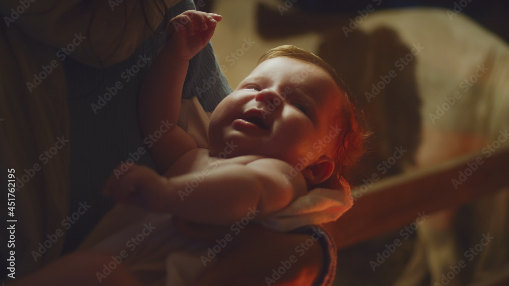 Fotografía Mother Mary carrying baby Jesus in hands, Framestock ...