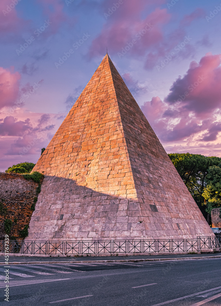 Cestia Pyramid in Rome at sunset. The Pyramid of Cestius (Piramide di ...
