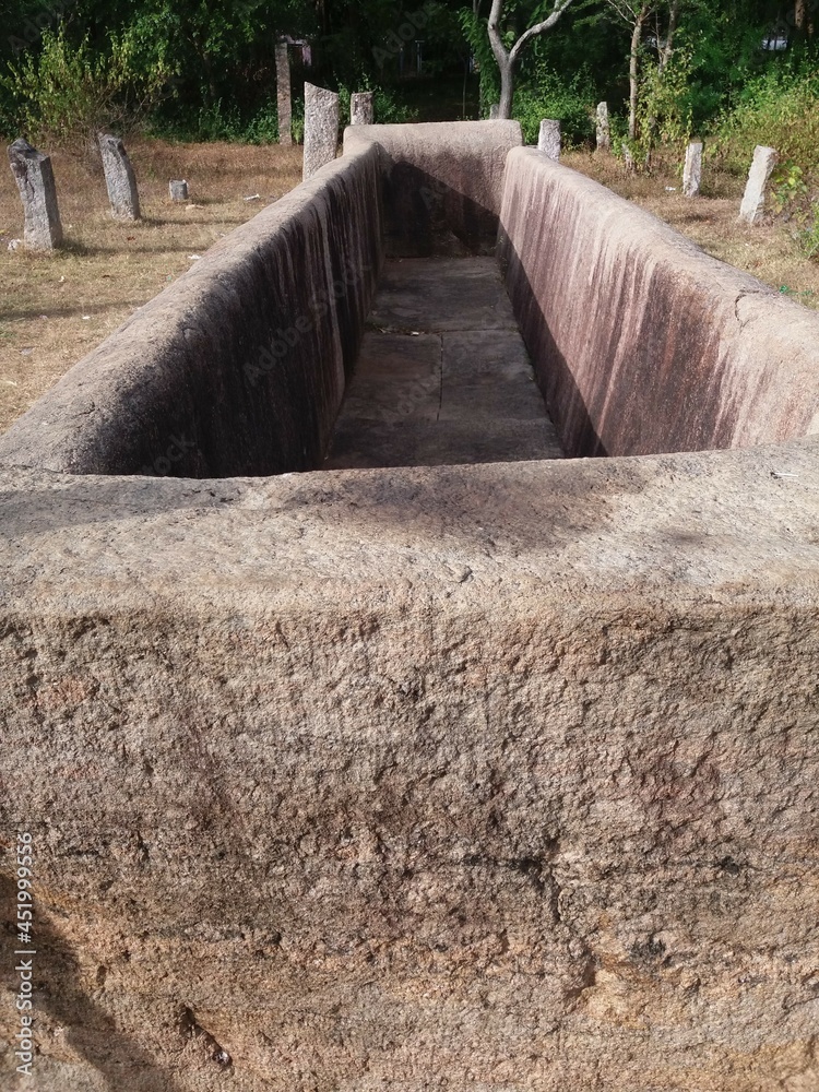 Ancient Ruins of the Kingdom of Anuradhapura - Sri Lanka (Stone Boat ...