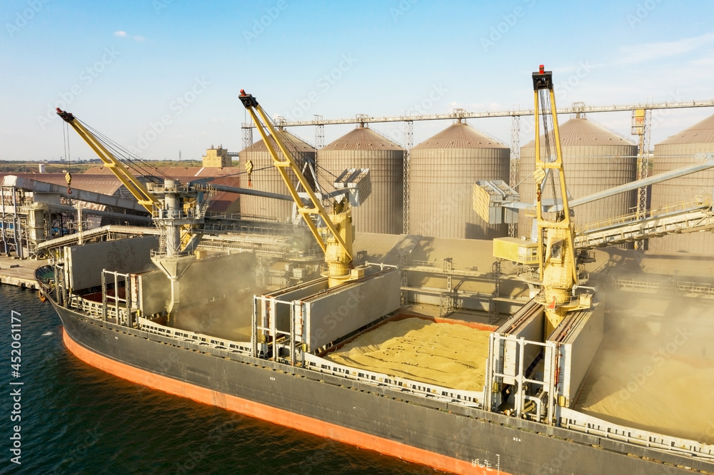 Loading grain into holds of sea cargo vessel through an automatic line ...