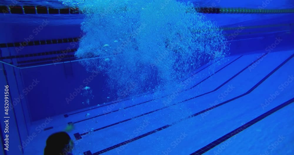 Vídeo do Stock: Under water view of professional female swimmer ...
