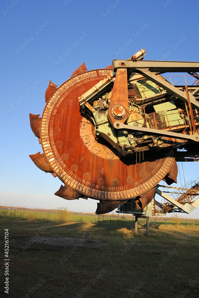 abraumbagger kettenbagger schaufelradbagger tagebau kohle Stock Photo ...