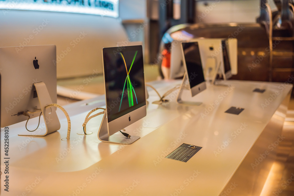 31 05 2021 Doha Qatar Computers For Passengers At Doha Qatar Airport