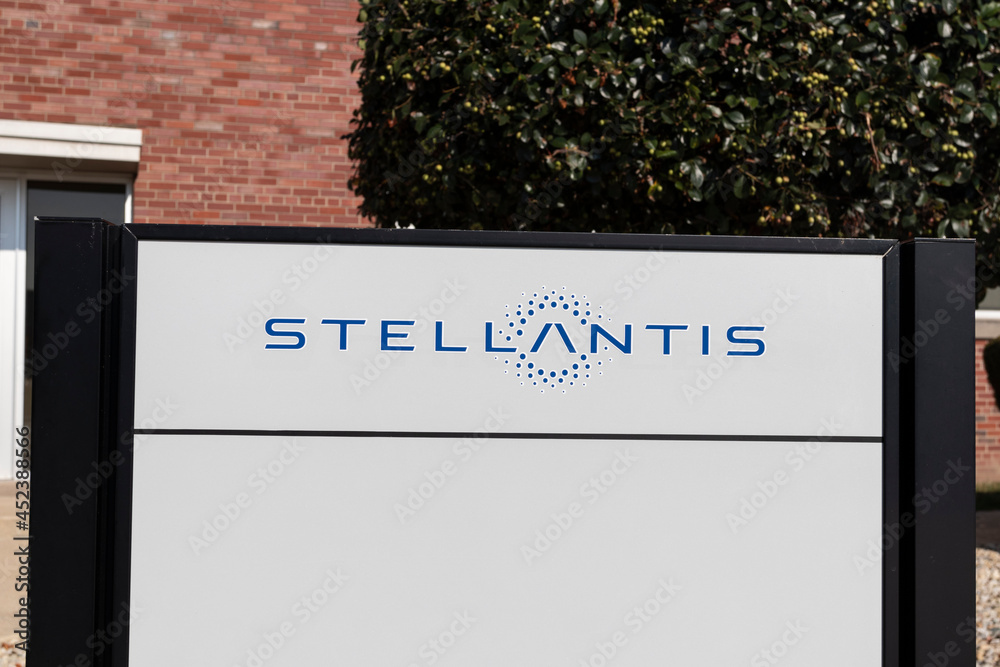 Foto de Stellantis logo. The Stellantis subsidiaries of FCA are ...