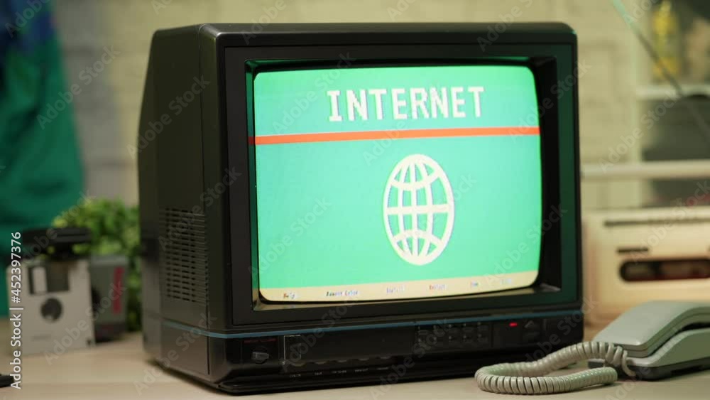 Vidéo Stock Vintage Internet Connection on a 90s Retro CRT Screen ...