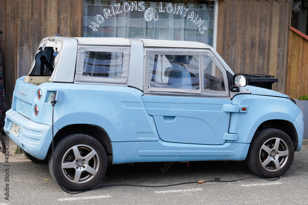 Bluesummer EV Electric car with E-Mehari model from Bollore concept ...