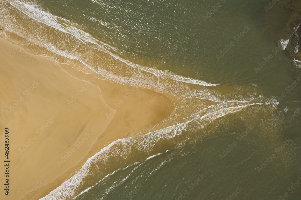 Fotka „Arial View of island where two oceans meet. triangle shape of ...