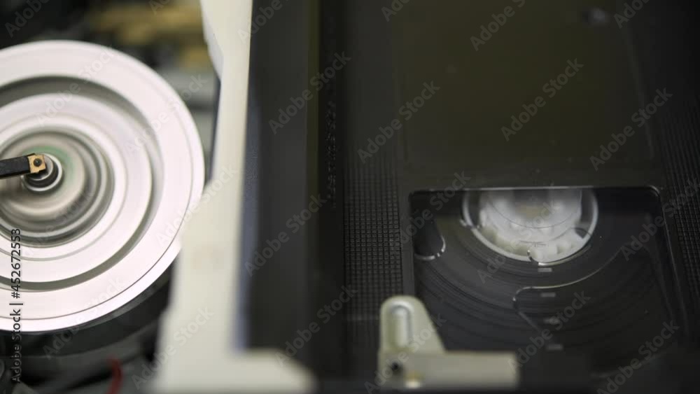 Operation of the mechanism for loading and unloading film in a VHS ...
