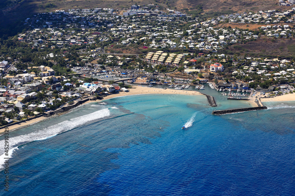Cristalline blue lagoon waters of West Reunion island and white sand ...