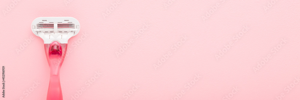Female razor on light pink table background. Pastel color. Wide banner ...