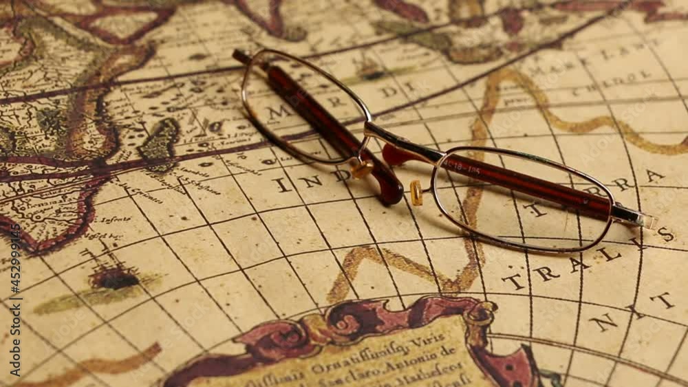 Close up of an old vintage map with map markings and directions vídeo ...