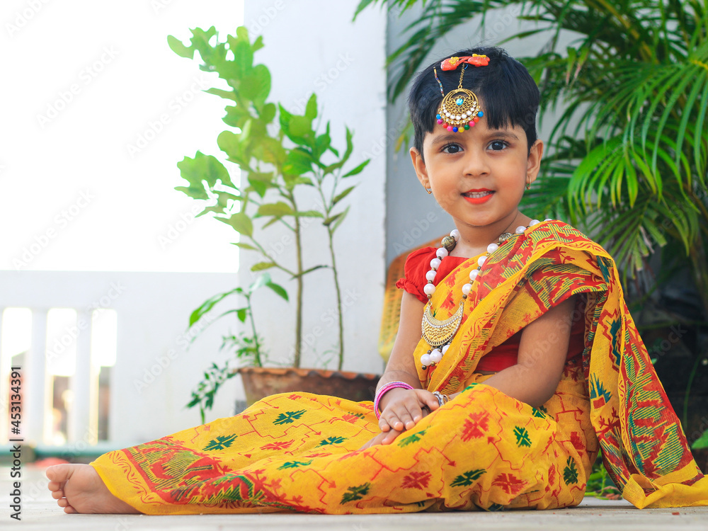 Indian little girl in traditional saree and jewelry. Cute Indian little ...