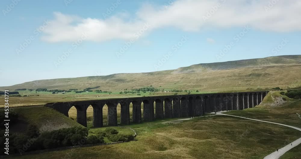 Ribblehead Viaduct on the Settle to Carlisle Railway Line. Crossing the ...