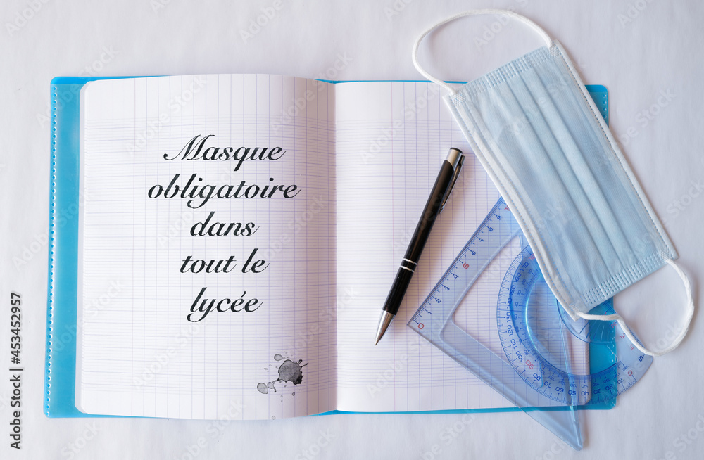 cahier masque obligatoire lycée Stock Photo | Adobe Stock
