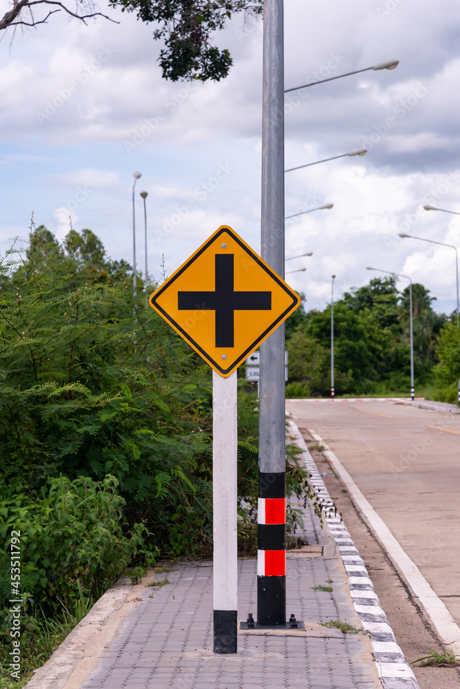 Traffic Signs, Intelligent Warning Signs, Intersection Alerts.Stop ...