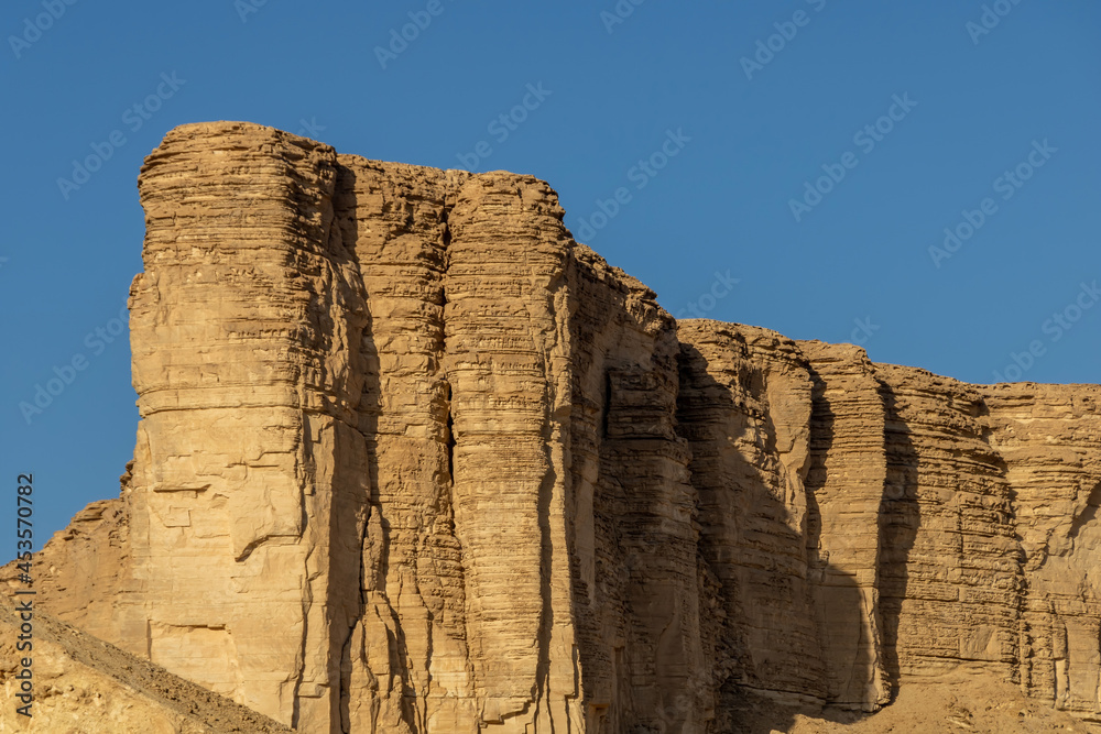The Jabal Tuwaiq escarpment in Dhurma near Riyadh, Saudi Arabia foto de ...