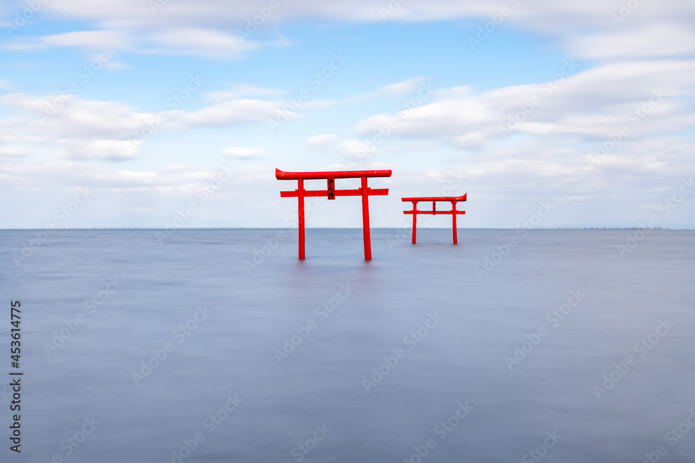 Foto de Floating torii gate of the Ouo Shrine, Ariake Sea, Tara, Saga ...