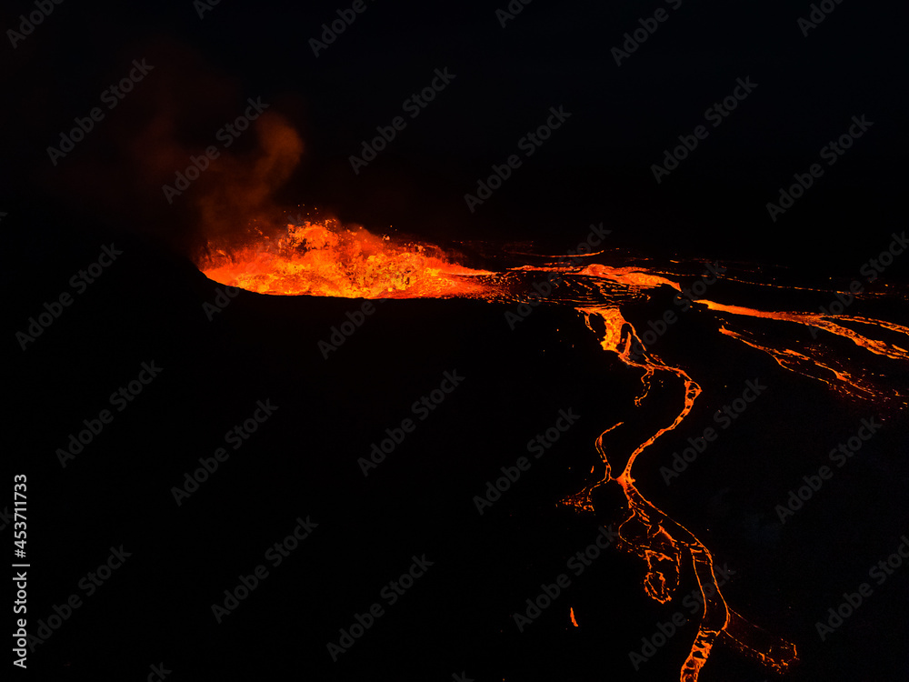 Foto de Beautiful aerial cinematic footage of the bowling lava ...