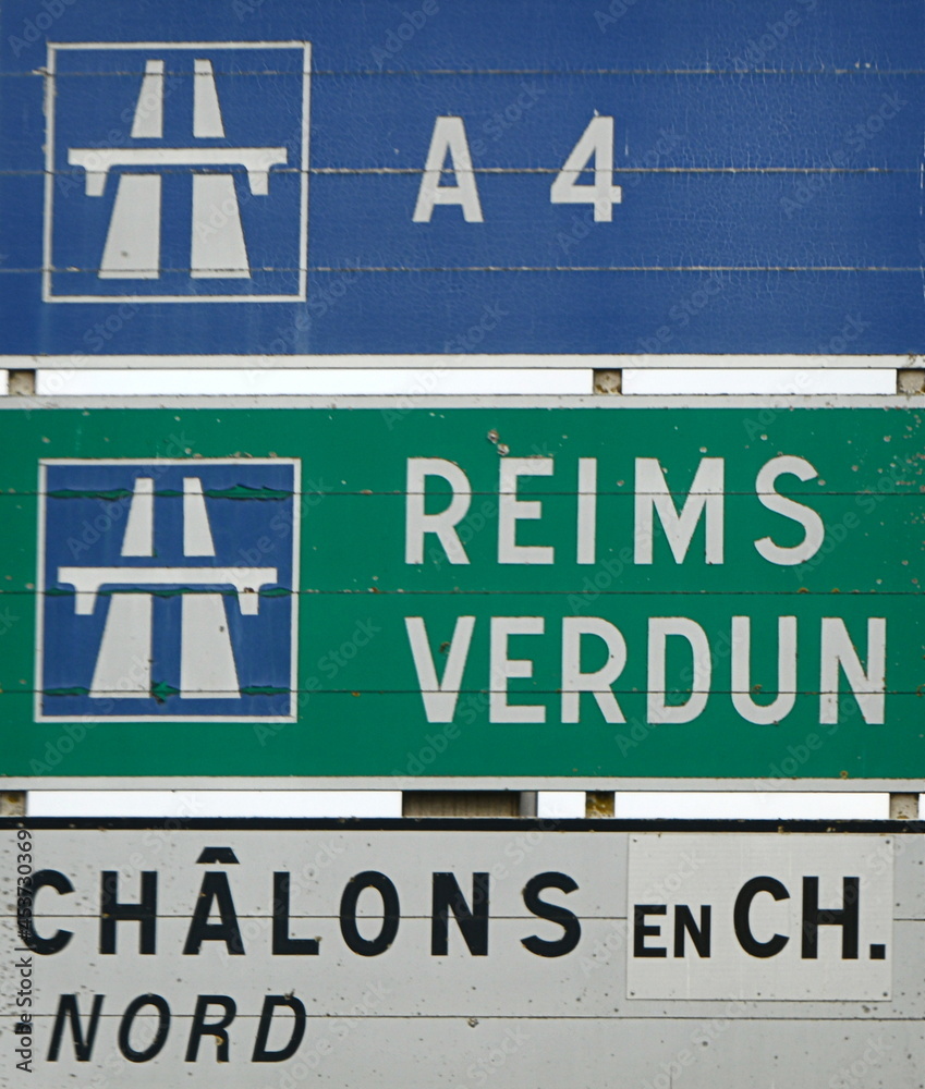 Signalisation routière Stock Photo | Adobe Stock