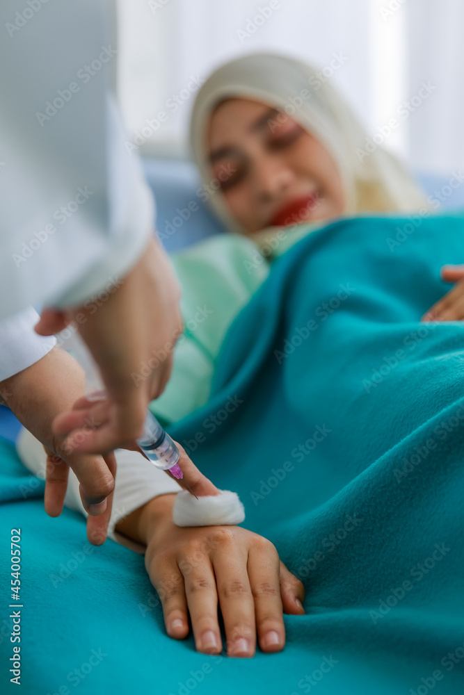 Doctor preparing medical syringe for giving injection of vaccine to ...