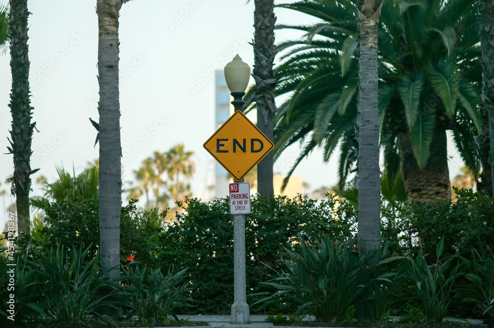 End of the Road - No Parking Sign - End of Street - Yellow Warning Sign ...