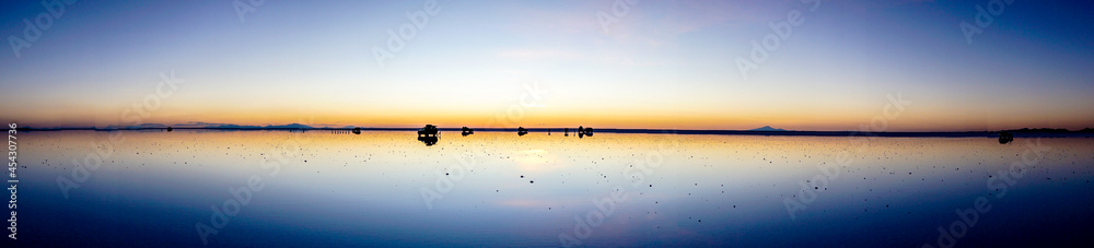 Foto de Salar de Uyuni is called 'the biggest mirror in the world', and ...