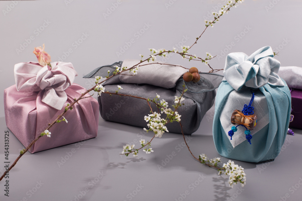 Korean traditional wrapping gift box. Korean traditional gift packaging ...