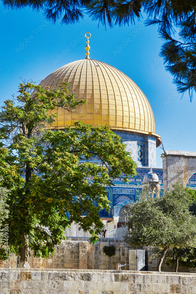 Foto de The Dome of the Rock, Islamic shrine located on the Temple ...